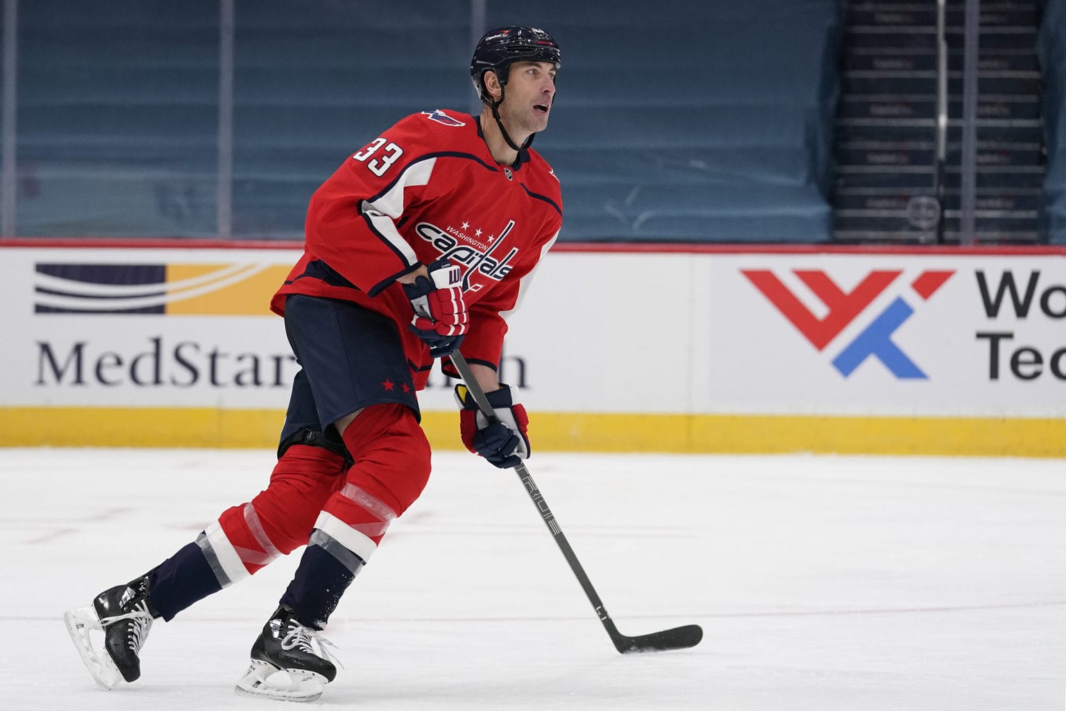 Zdeno Chara - 7 Cool Things About the Big Guy - The Hockey Writers ...
