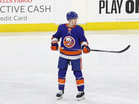 Islanders Re-Sign Mike Reilly to 1-Year Deal - The Hockey Writers ...