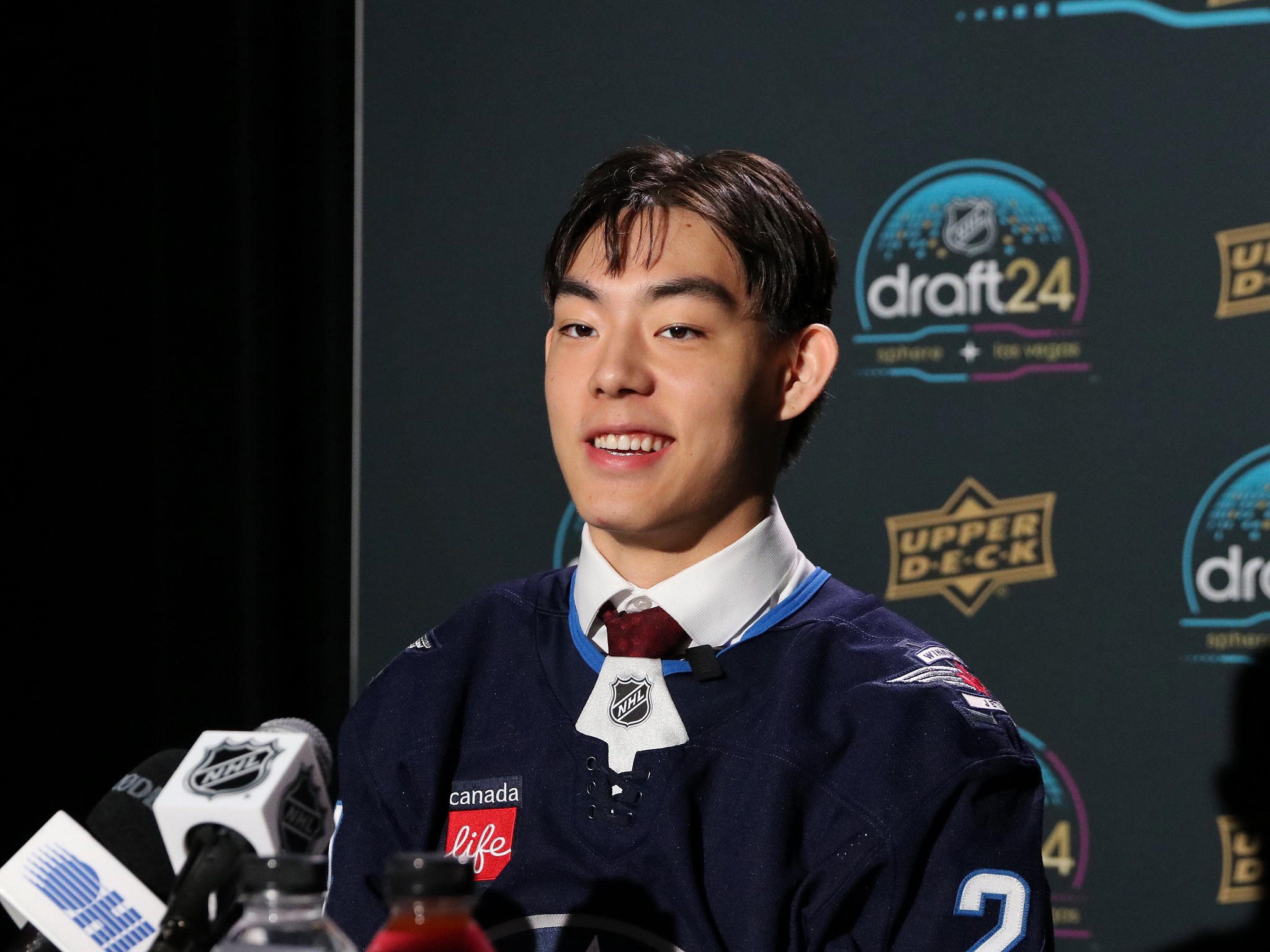 7 Cool Things About China-Born Winnipeg Jets Prospect Kevin He - The ...